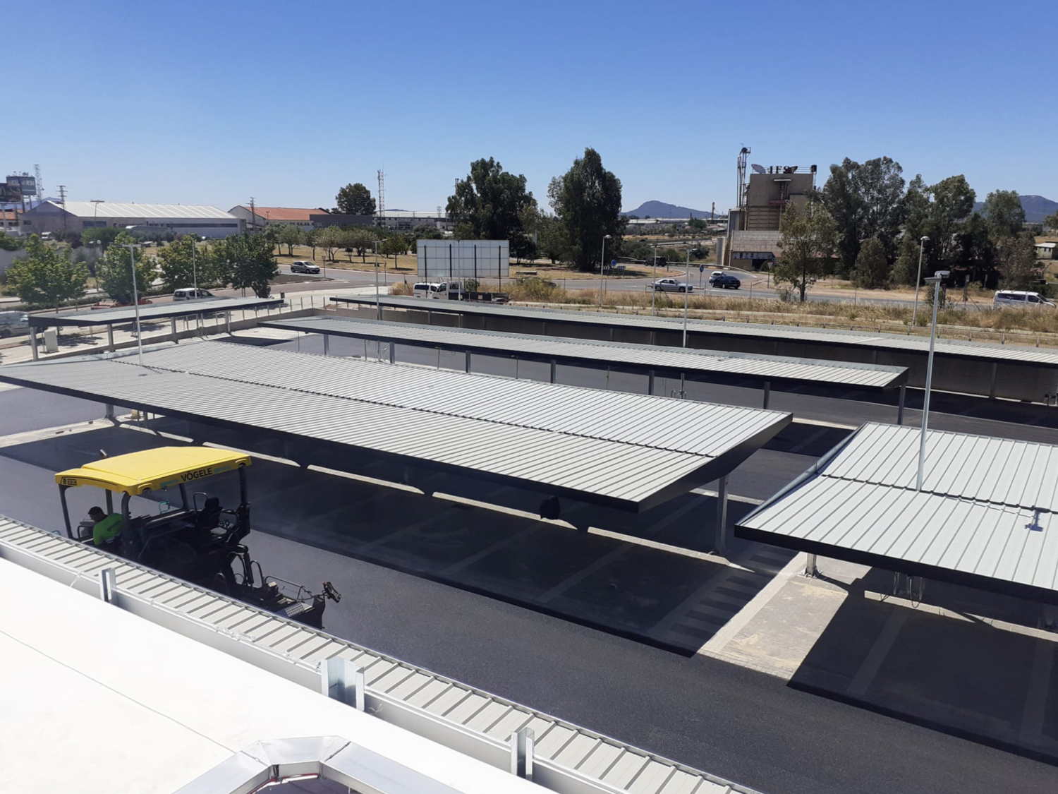 Marquesinas con peto perimetral en Lidl Mérida