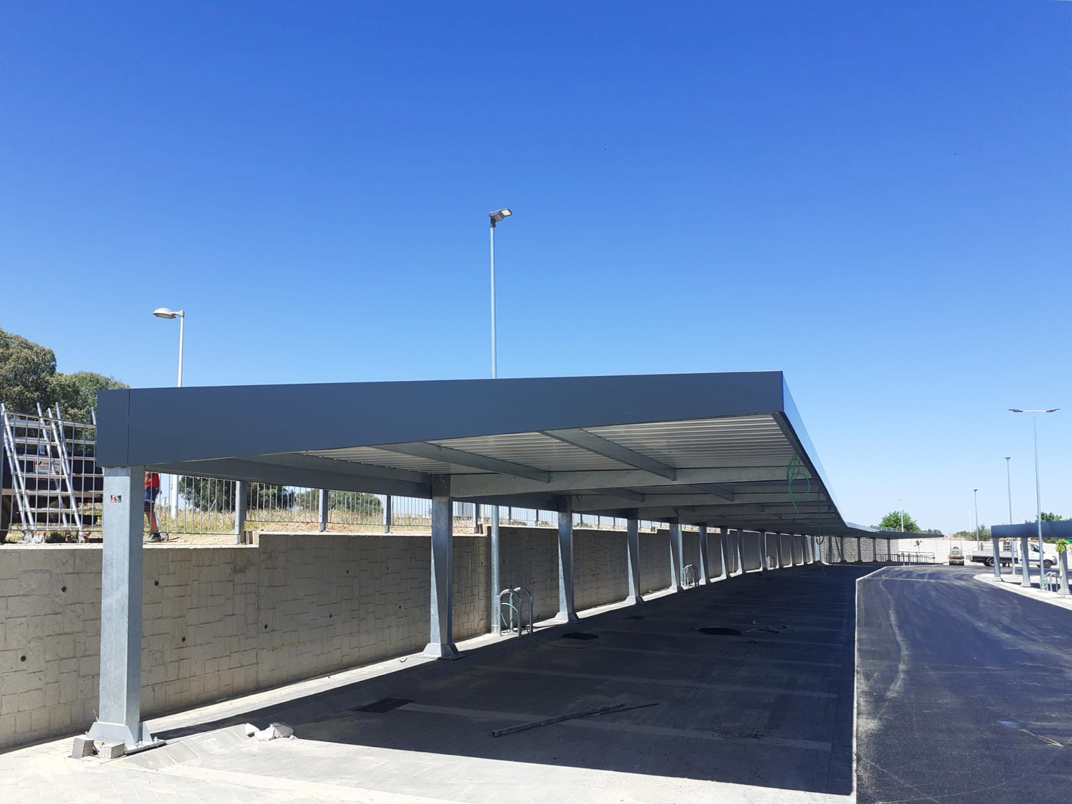 Marquesinas con peto perimetral en Lidl Mérida